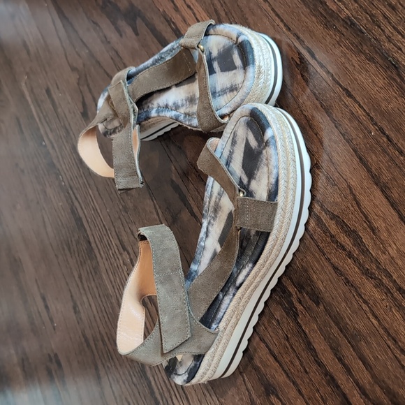 Crown Vintage | Shoes | Crown Vintage 2 Inch Platform Sandal | Poshmark